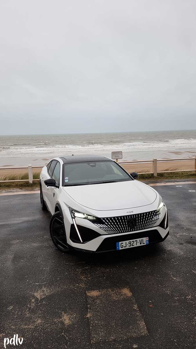 Peugeot 408 GT Hybrid 225 : la berline du futur ? - PDLV